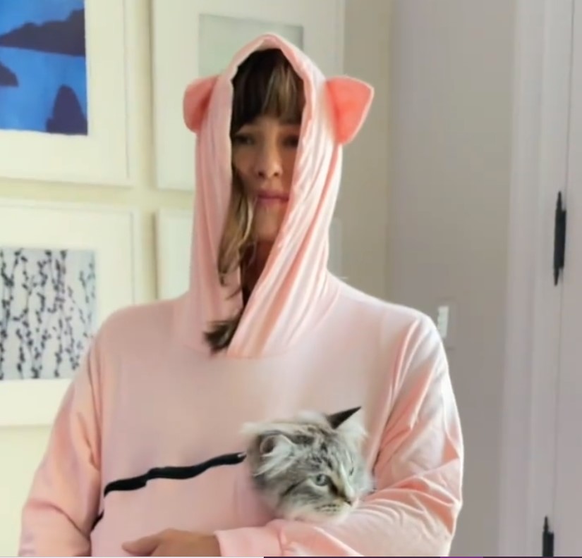Jennifer Garner Found the Purfect Sweatshirt for Her Cat Moose – The A ...