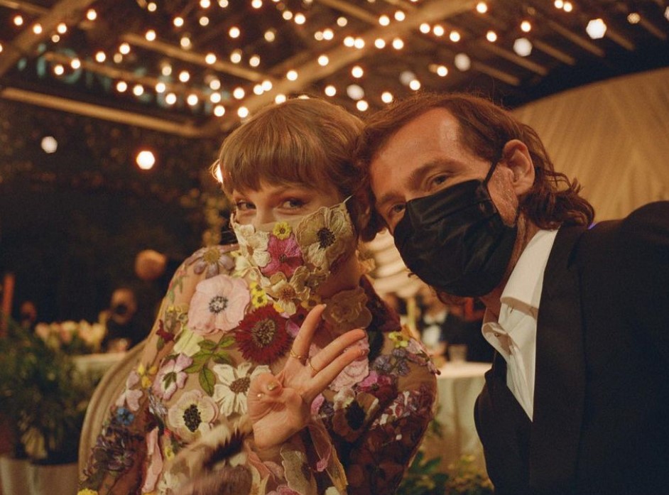 Big Red Machine Premiere Renegade (feat. Taylor Swift) - Review – The A ...